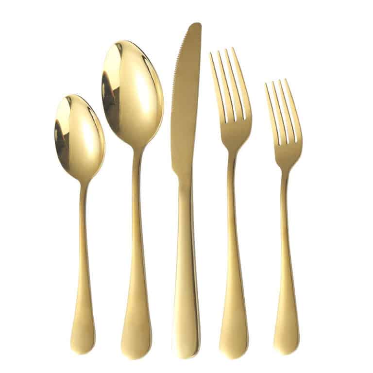 Lej guld bestik til festen og få et elegant bord