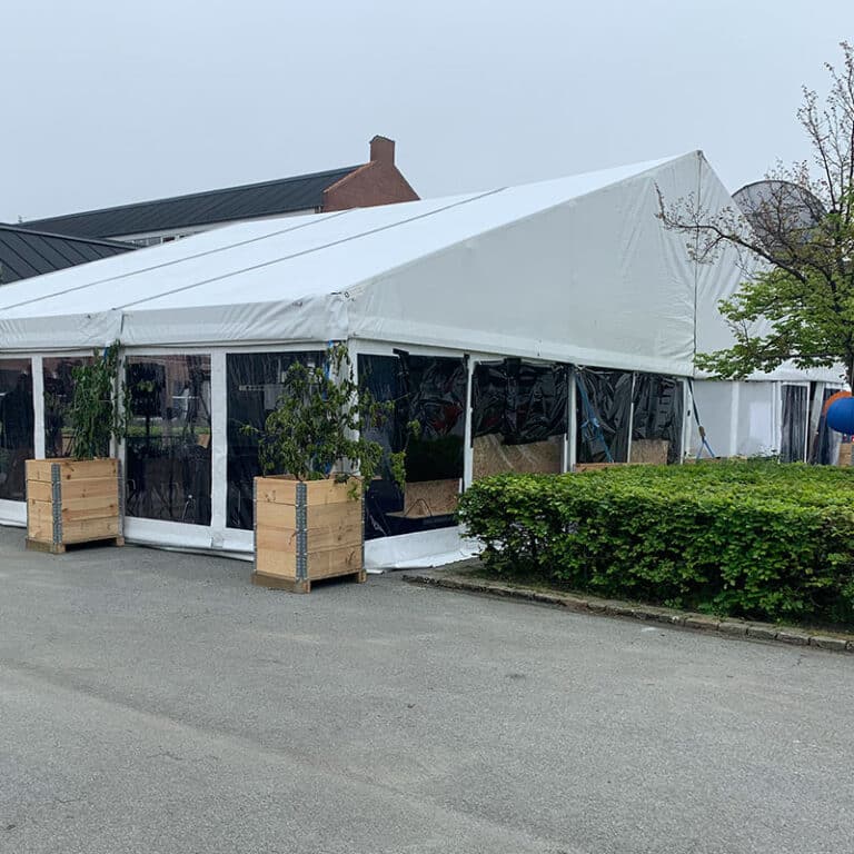 Lej festtelt 15 meter bredt hos VIP Teltudlejning i Ringsted