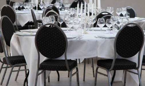 Festudlejning - Lej flotte borde, stole, service, jukebox her.